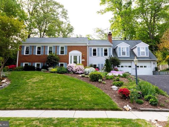 10707 Deneale Pl, Fairfax, VA 22032