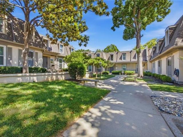 10704 Glenwood St Apt E, Overland Park, KS 66211