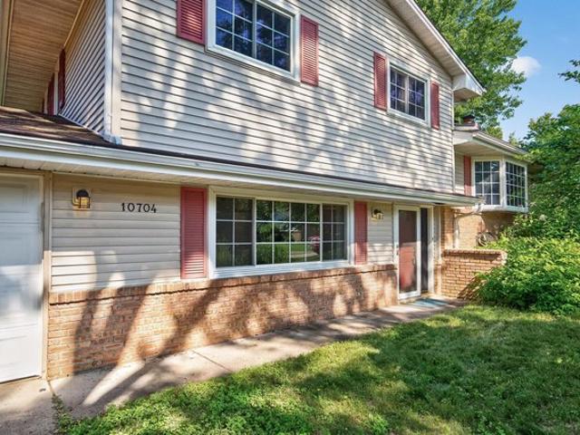 10704 Prescott Ct, Burnsville, MN 55337