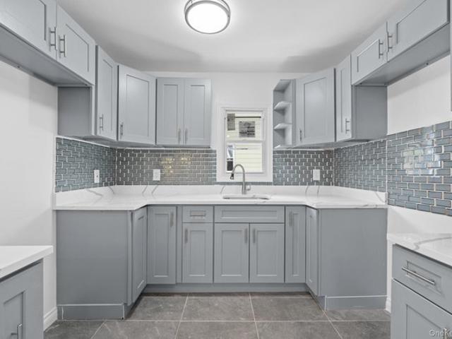 10708 nd St, Richmond Hill, NY 11419