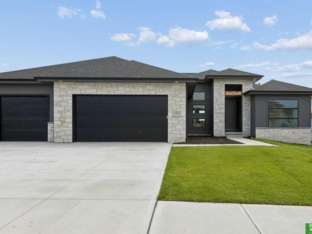 10709 S 219th Ave, Gretna, NE 68028