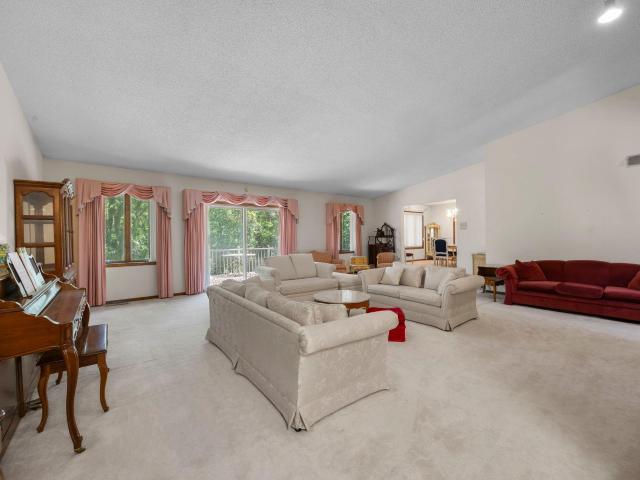 1070 Mcknight Road S