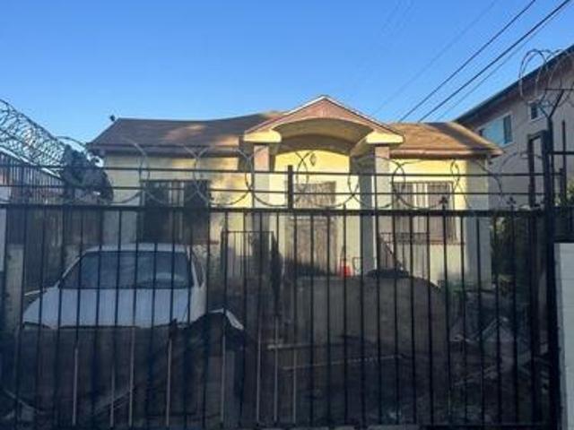 1070 N St Andrews Pl, Los Angeles, CA 90038