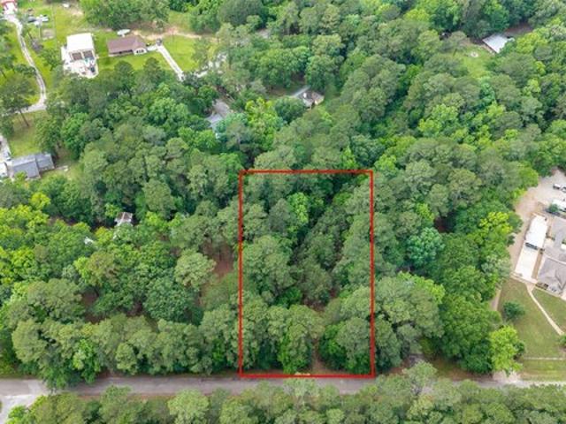 1070 Apache Dr, Conroe, TX 77316