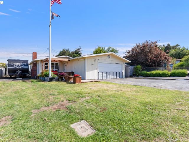 1070 Arago AVE