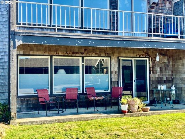 1070 Bay St Apt 22, Florence, OR 97439