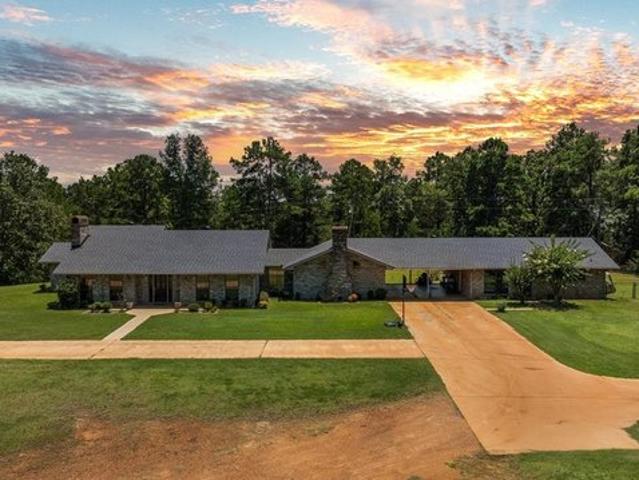 1070 County Road 3772, Queen City, TX 75572