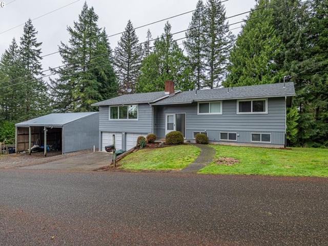 1070 E 15th St, Coquille, OR 97423