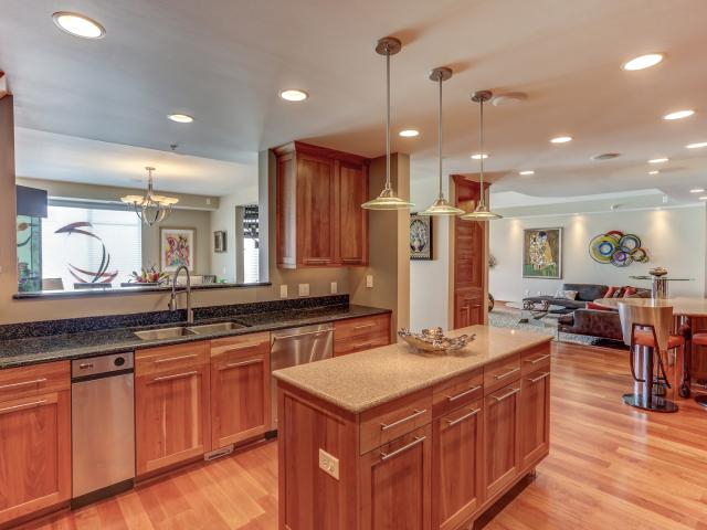 1070 Grandview Court