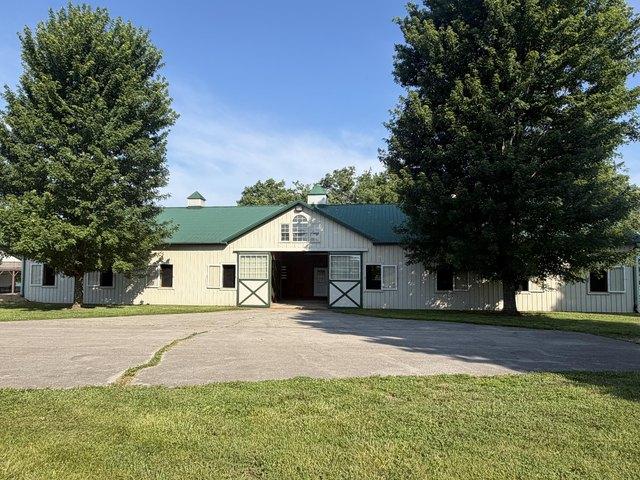 1070 Kidds Mill Rd E, Versailles, KY 40383