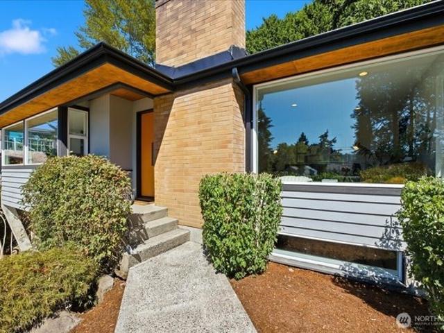 1070 st Pl NE, Seattle, WA 98125