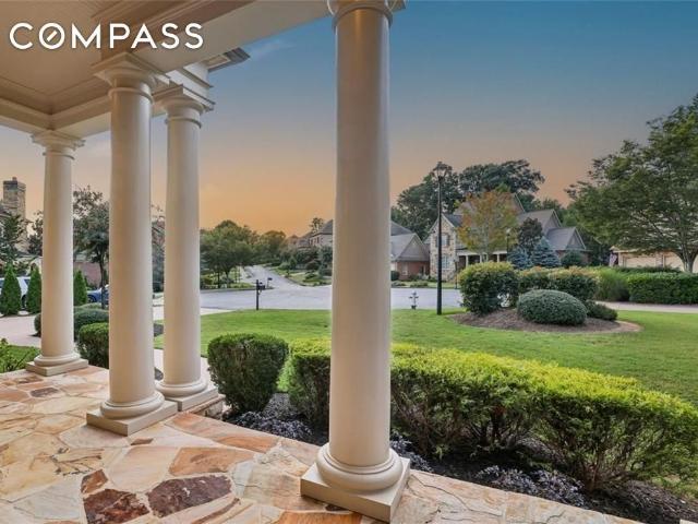 1070 Stonegrove Ln, Roswell, GA