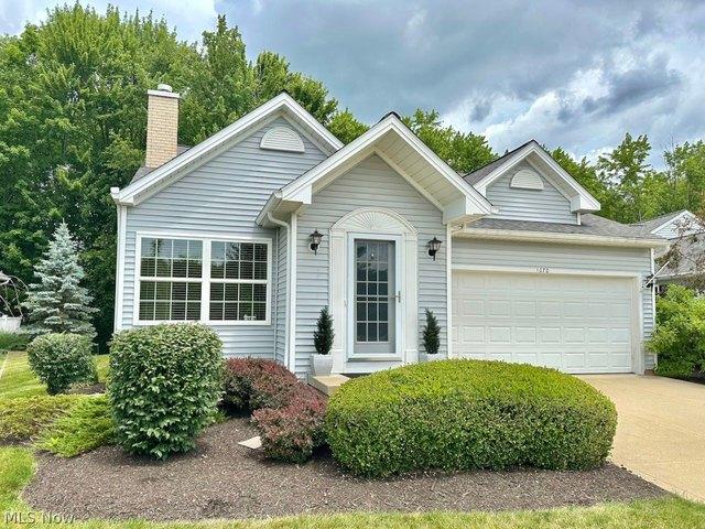 1070 Somerset Ln, Aurora, OH 44202