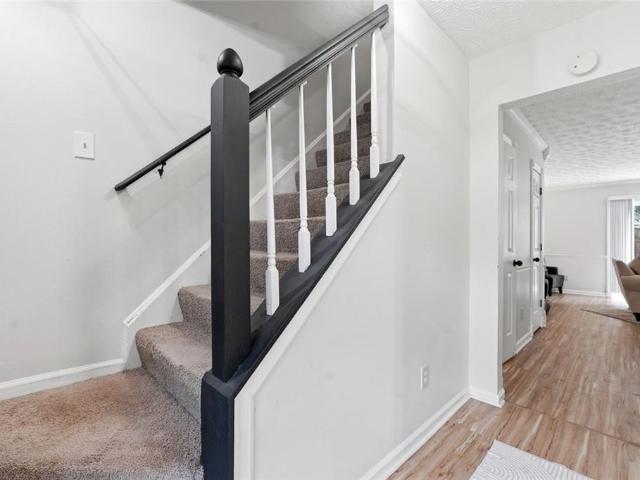 1070 Travelers Trail NW