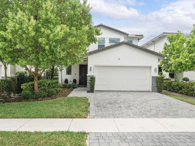 1070 Veleiros Blvd, Deerfield Beach, FL 33064