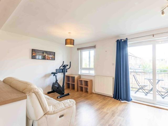 1070LT Albion Gardens, Edinburgh, EH7 5QL