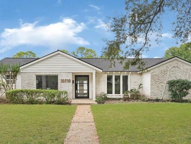 10710 Candlewood Dr, Houston, TX 77042