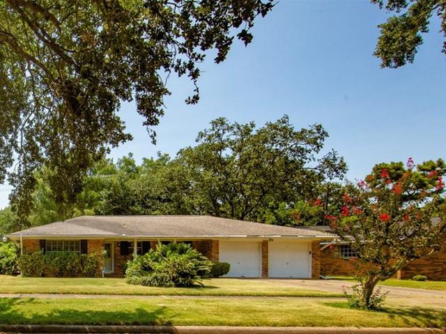 10714 Ballantine St, Houston, TX 77075