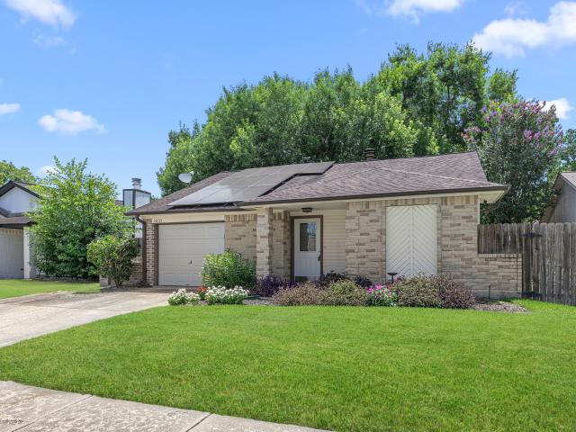 10719 Lakewood Oaks Drive