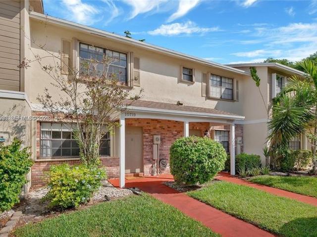 10719 NW 10th St, Pembroke Pines, FL 33026