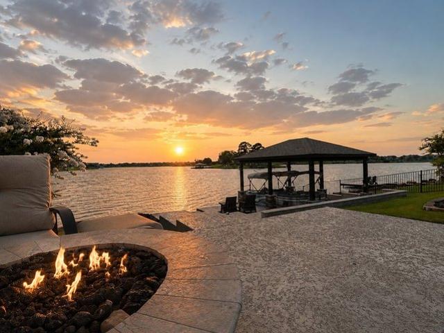 10719 Painted Crescent Ct, Cypress, TX 77433
