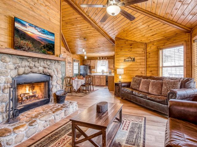 1071 E Foothills Drive