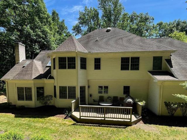 1071 Knoll Drive