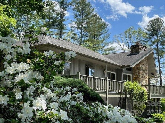 1071 Linkside Dr, Hendersonville, NC 28739
