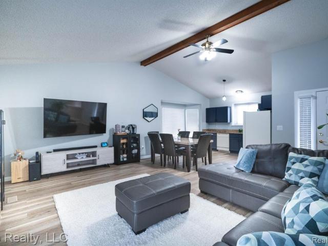 1071 longfellow drive