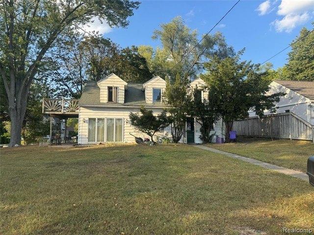 1071 Pelham Blvd, Waterford Township, MI 48328