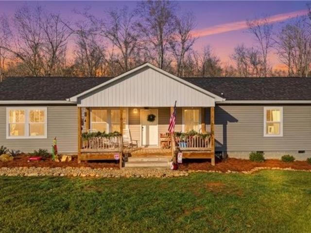 1071 Pine Knoll Dr, Yadkinville, NC 27055