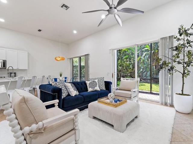 1071 Vintner Blvd, Palm Beach Gardens, FL 33410