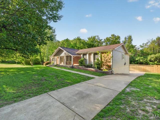 10720 Forest Path Dr, Sunset Hills, MO 63128 | MLS #26024 | Compass