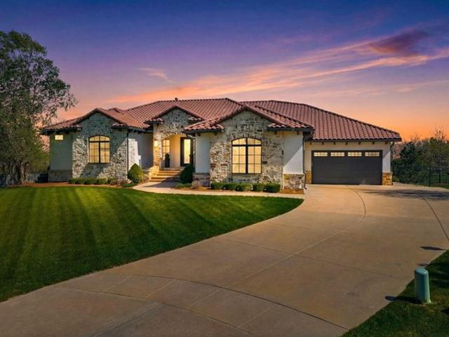 10721 E Crestwood Ct, Wichita, KS 67206