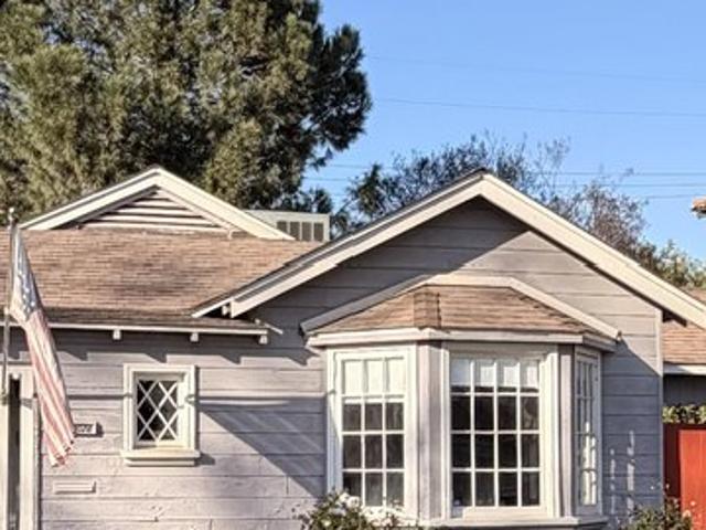 1072 E Sycamore Ave, Tulare, CA 93274