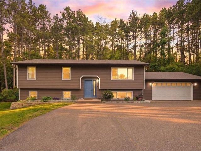 1072 Edgewood Cir, Hudson, WI 54016