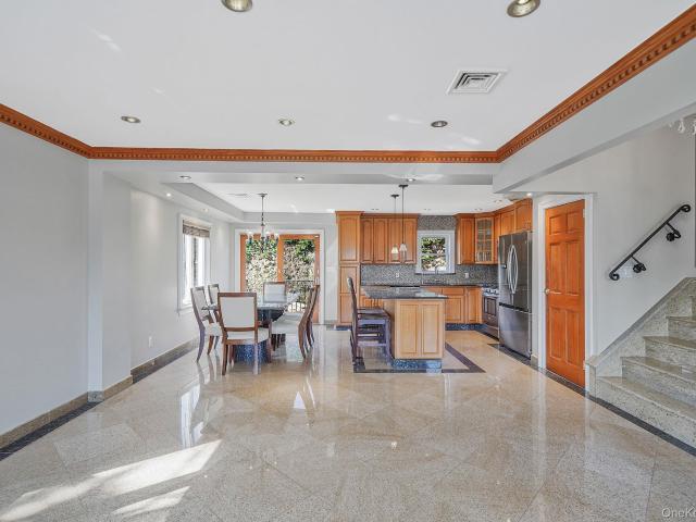 1072 Hicksville Road