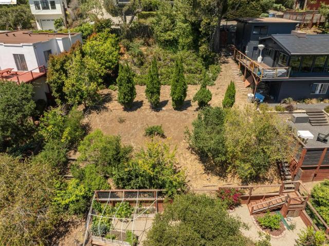 1072 Sterling Ave