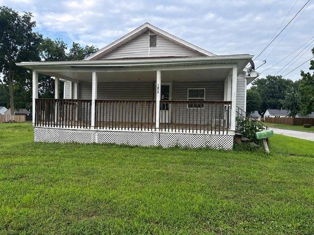 1072 S Ellsworth Ave, Marshall, MO 65340