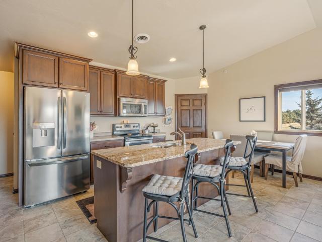 1072 w willis way