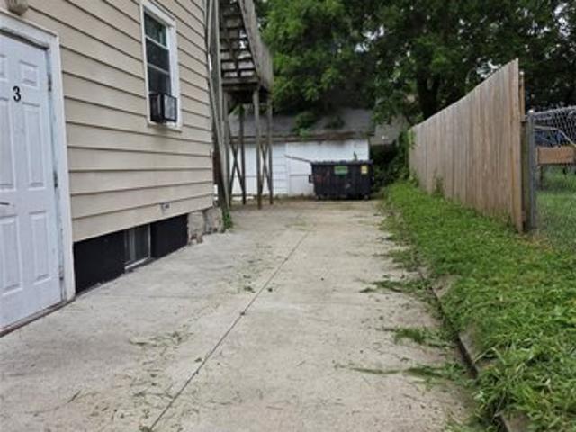 1072 27th St, Des Moines, IA 50311