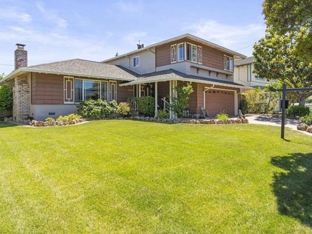 10730 LA Roda Dr, Cupertino, CA 95014