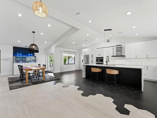 10731 NW 18th Ct, Coral Springs, FL 33071