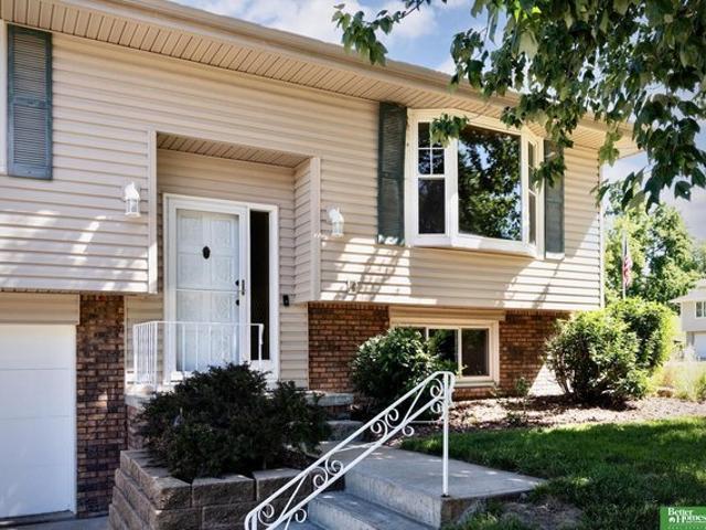 10734 Borman Cir, Omaha, NE 68127