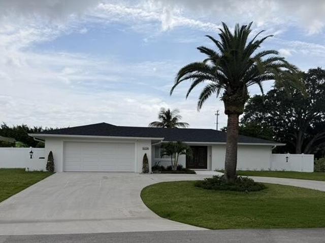 10736 Locust St, Palm Beach Gardens, FL 33418