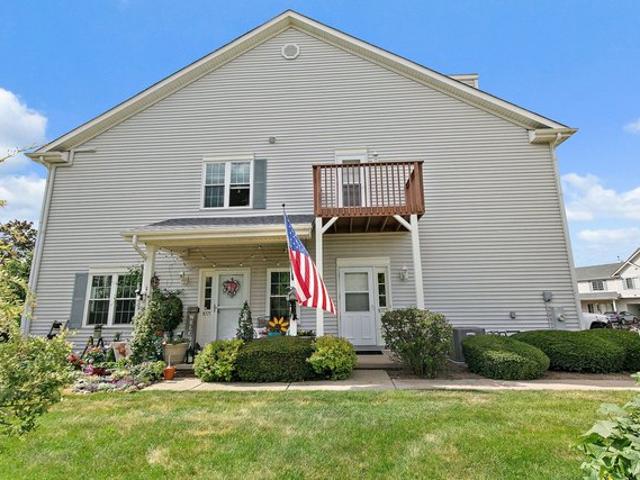 1073 Castleshire Dr Unit 1073, Woodstock, IL 60098