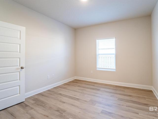 1073 Hayward Loop