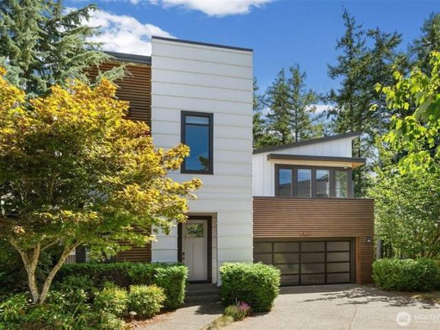 1073 Pine Crest Cir NE, Issaquah, WA 98029