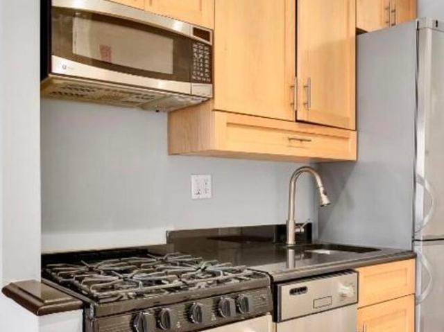 #1073 Rooms available in this 3 bed 2 bath apartme