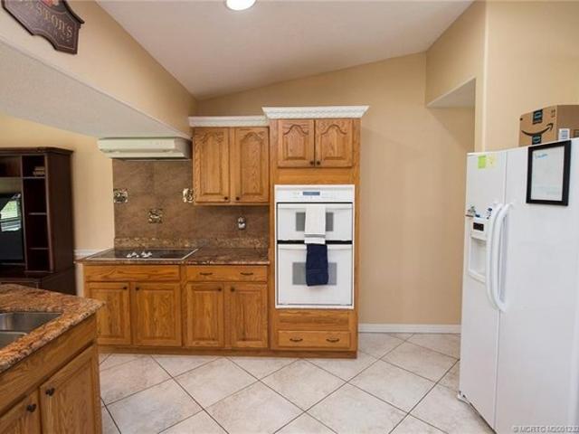 1073 SW Canary Ter, Port Saint Lucie, FL 34953